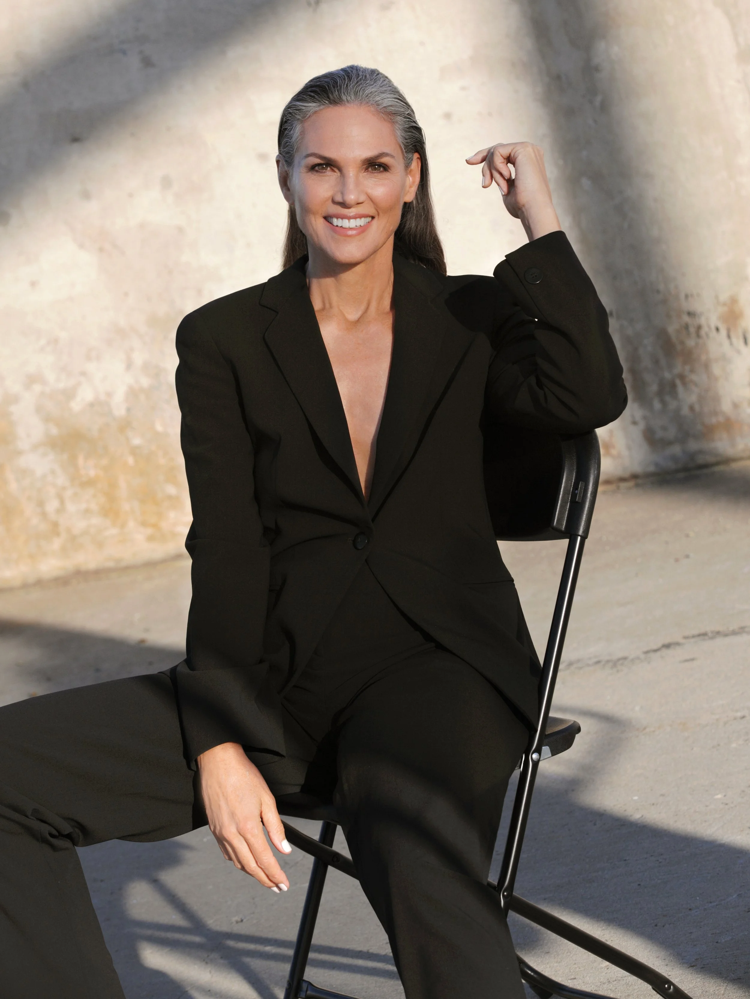 Sande Sainte-Marie, modeling on planet earth.