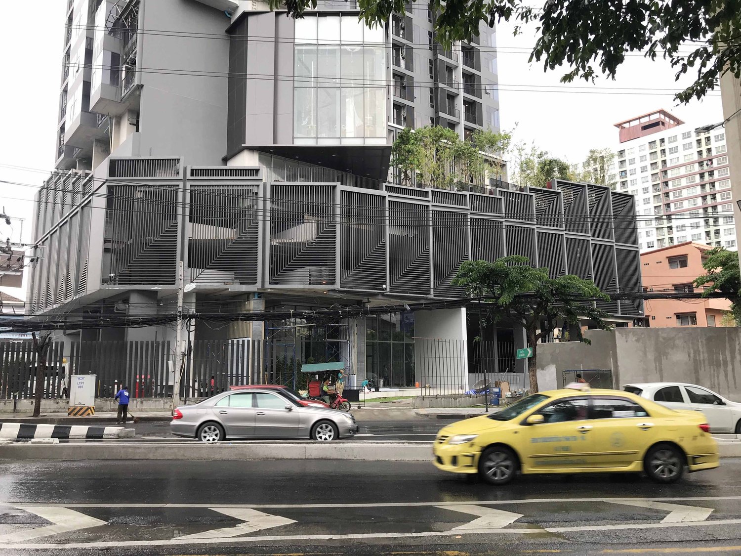 Centric Ratchayothin Condominium Bangkok | Facade & Interior Design ...