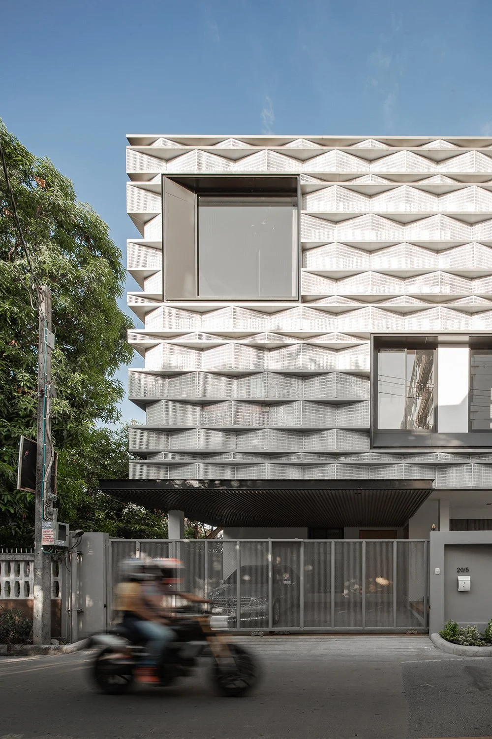 LAD-15 House - Multi-Layered Facade Design Maximizes a Small Land Plot ...