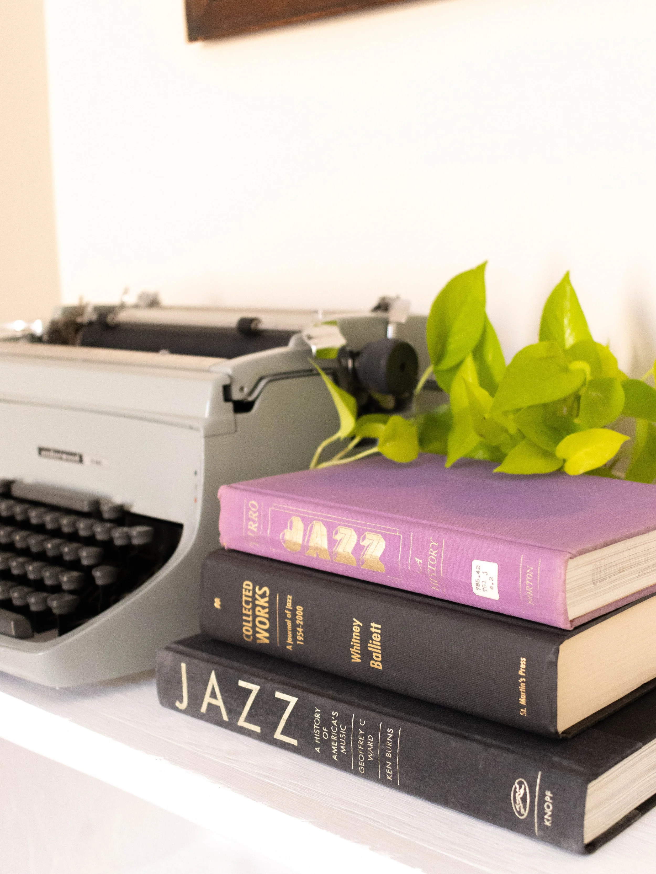 Coffee Table Book Set: Houses, Homes, & Workspaces | Vintanthro Modern ...