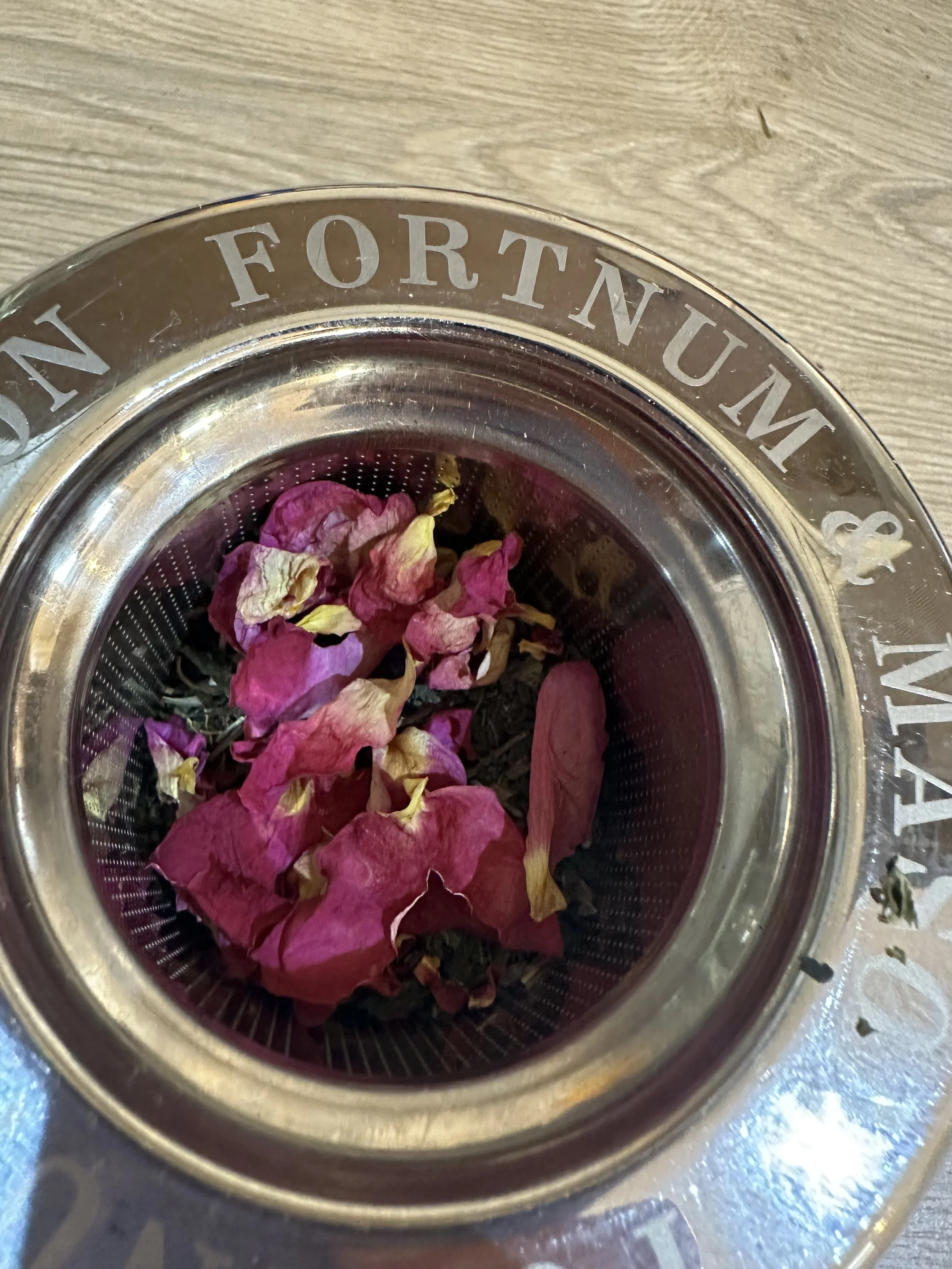 Does raspberry leaf tea support pregnancy and birth? — Wellness with ...