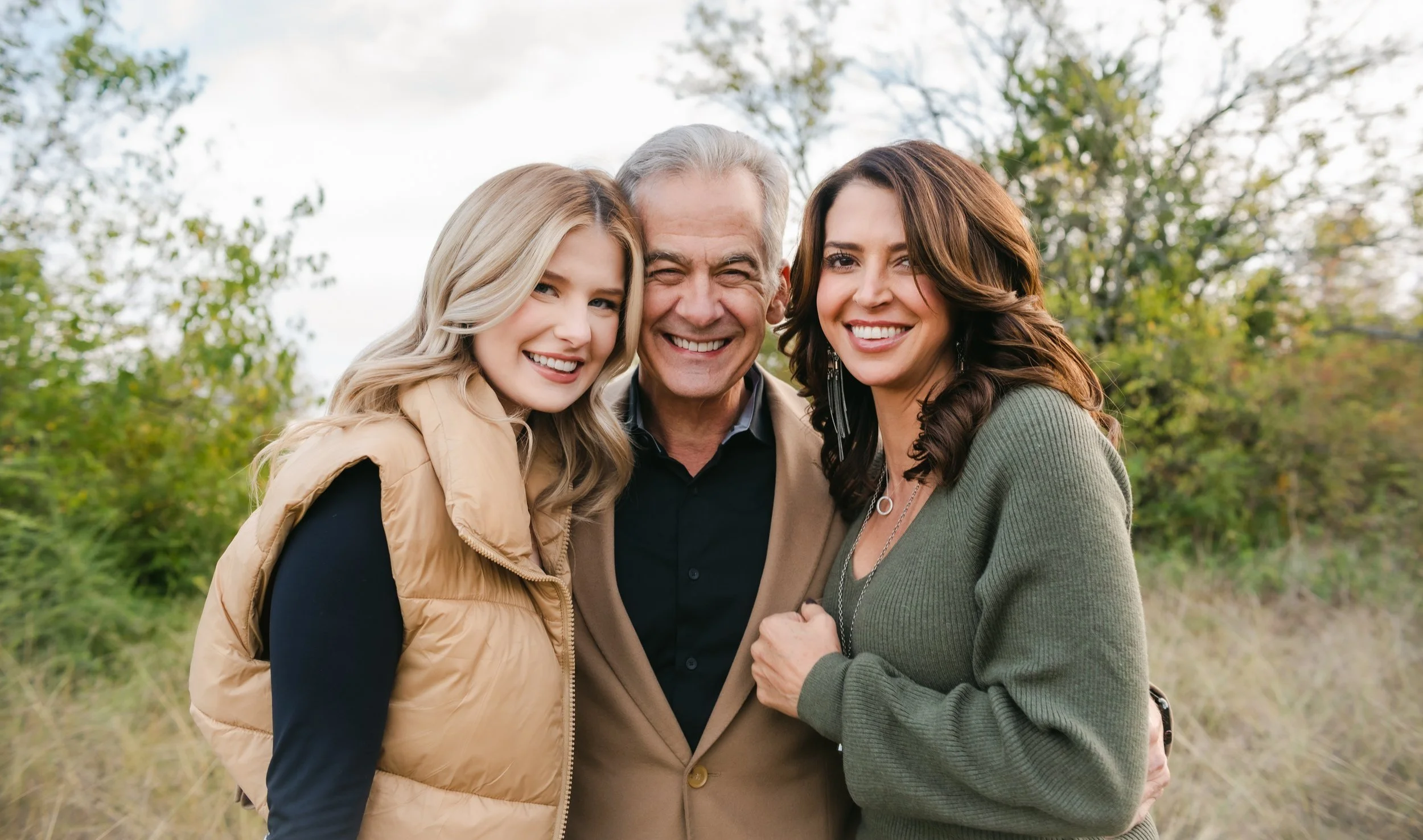 What to Wear for Family Pictures | Family Photoshoot Outfit Ideas ...