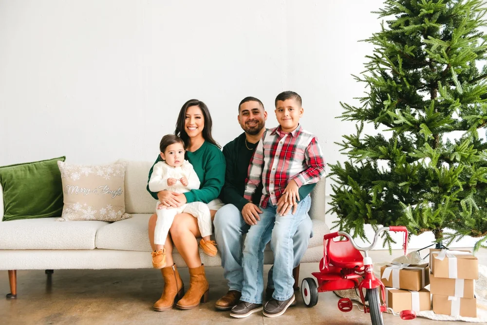 Holiday Family Photoshoot Outfit Ideas - Tips For Unique Christmas ...