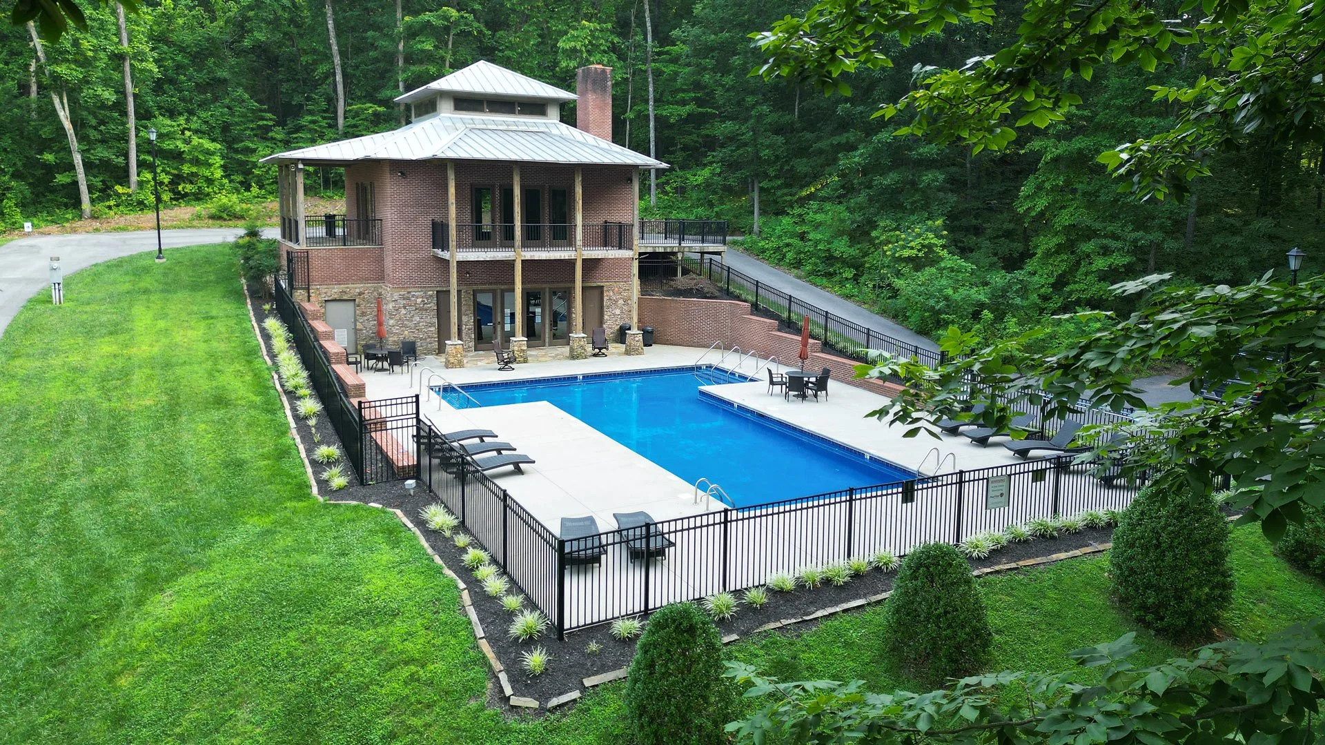 Luxurious Tennessee Lake Property Like No Other. - Ladd Landing