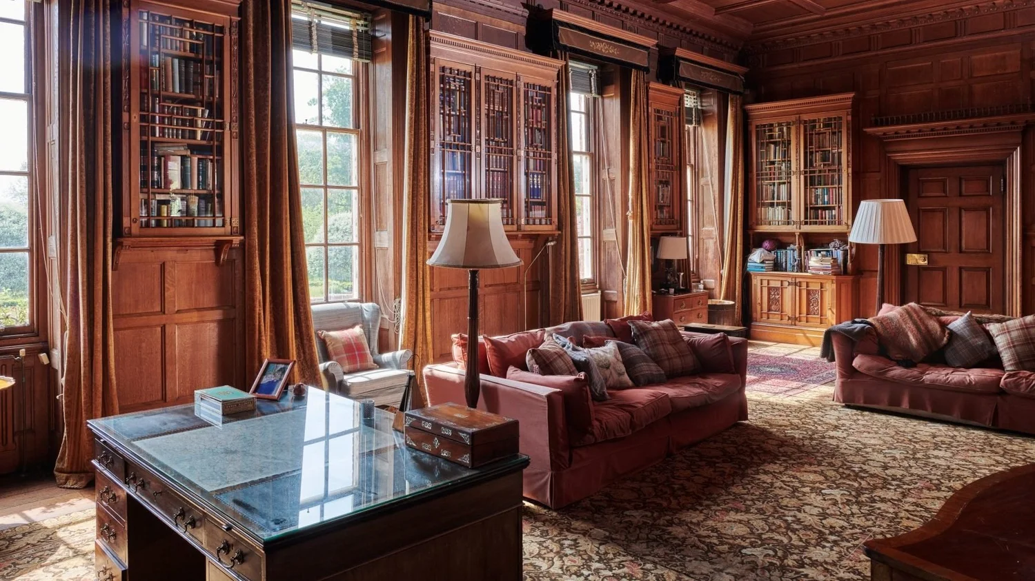 8 Aesthetic & Modern Mansion Design Ideas