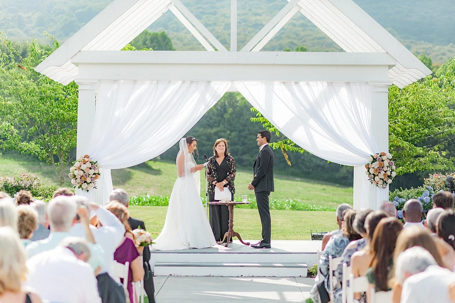 Creating the Perfect Wedding Day Timeline for a 4pm Ceremony