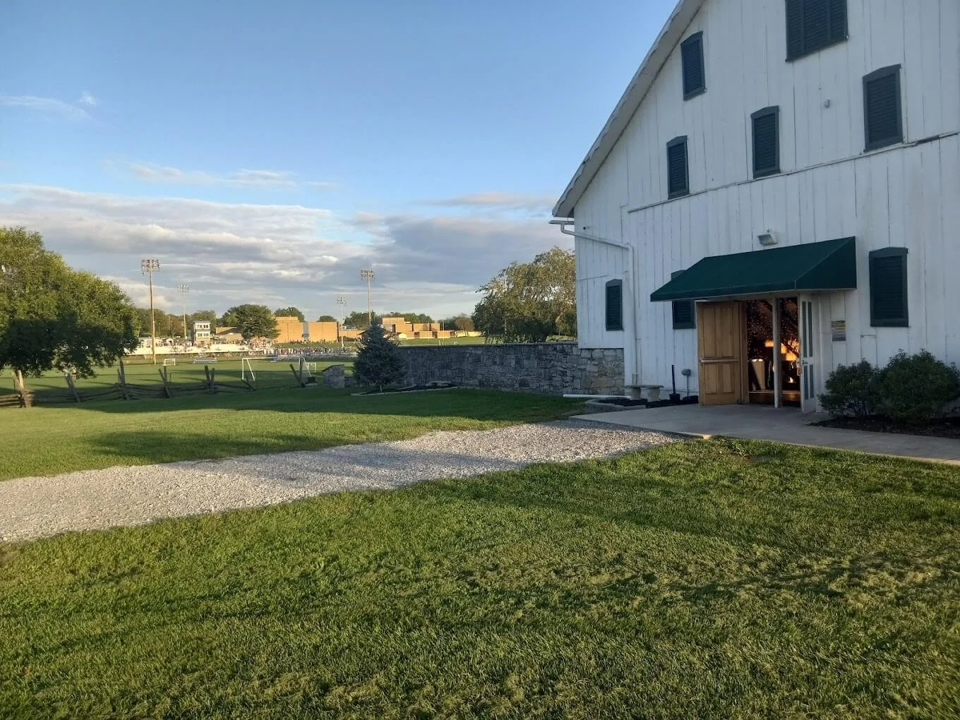 Historic Springfield Barn Wedding Guide | Music + Flow