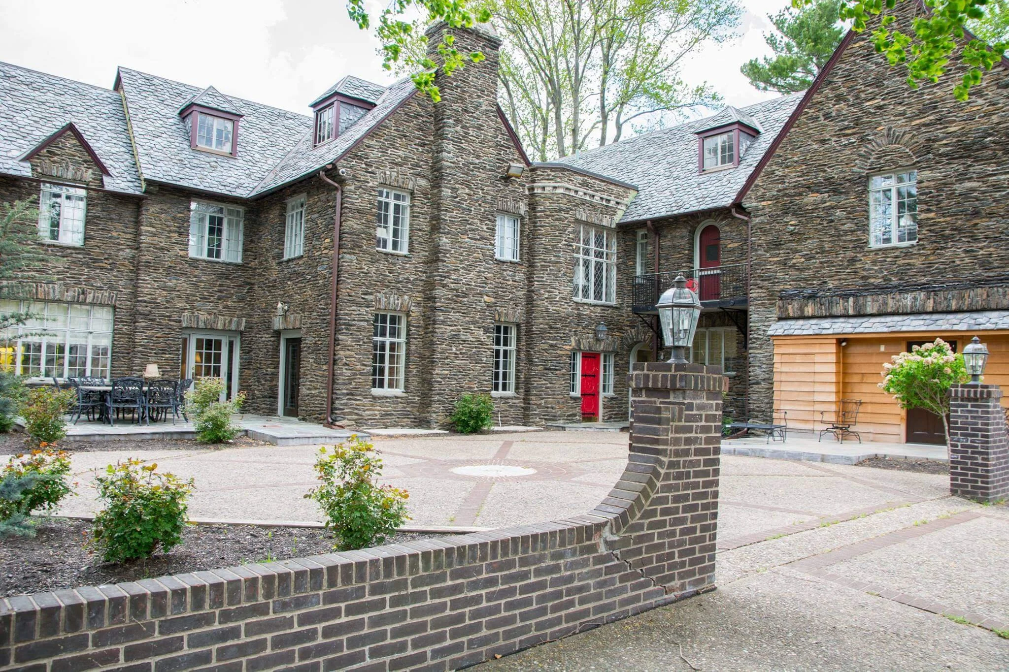 The Manor On Front: A Perfect Venue for Your Dream Wedding