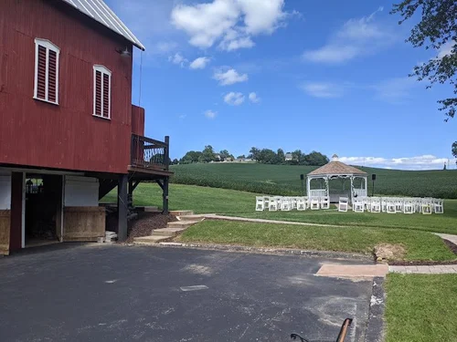 Maple Springs Farm Wedding Venue | Hanover, PA Barn Wedding Guide