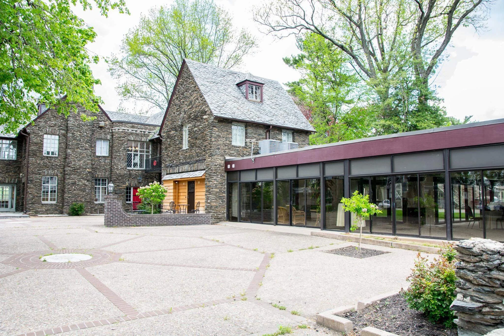 The Manor On Front: A Perfect Venue for Your Dream Wedding