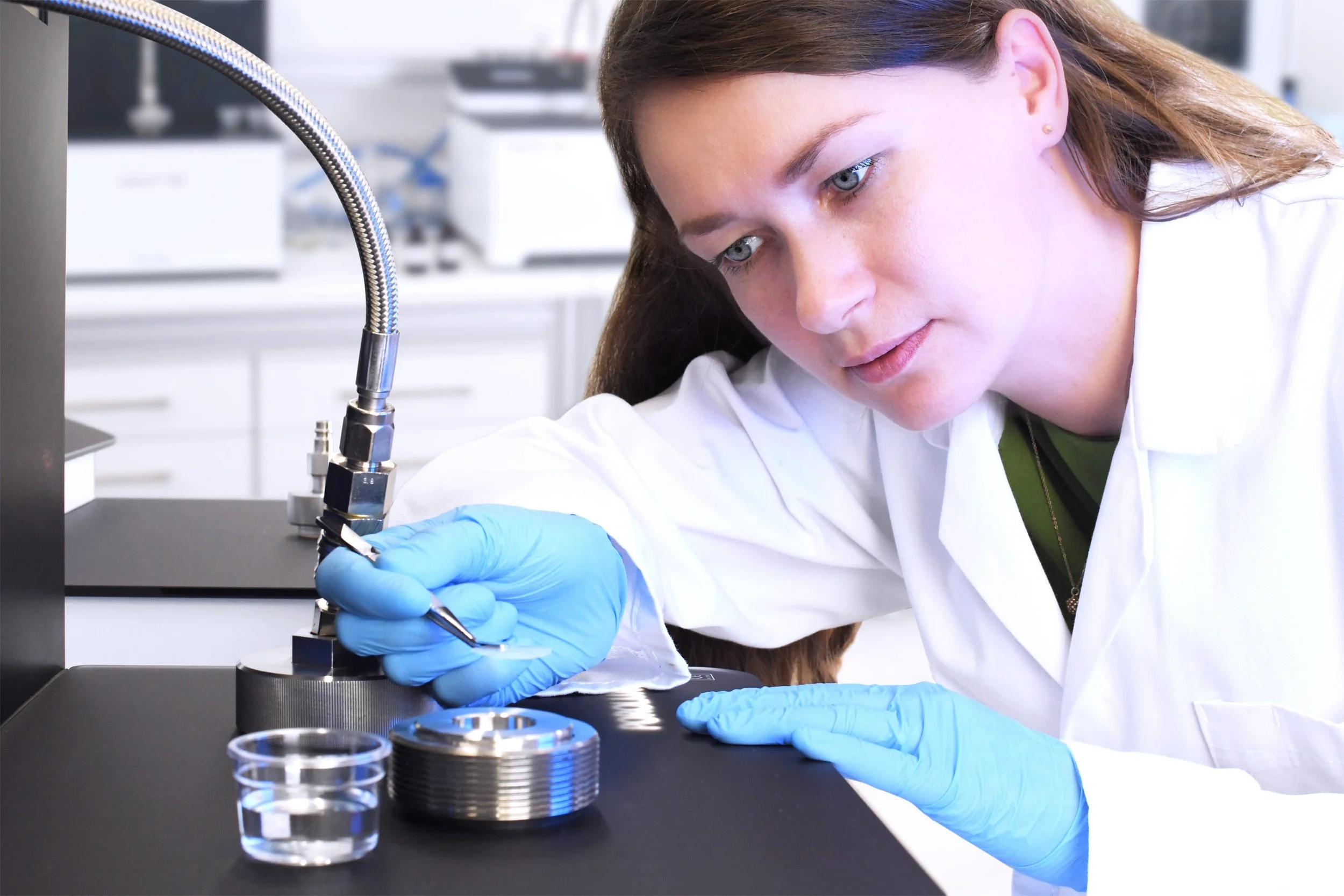 Porometer - pore size distribution and capillary flow porometry measurement