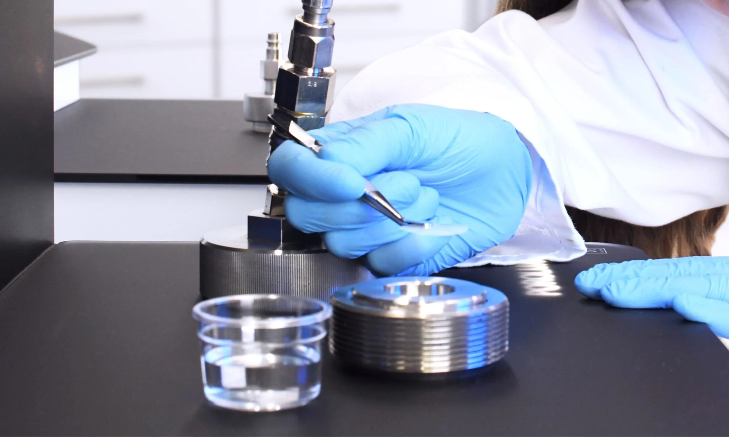 How Porometer uses capillary flow porometry to analyze pores ...