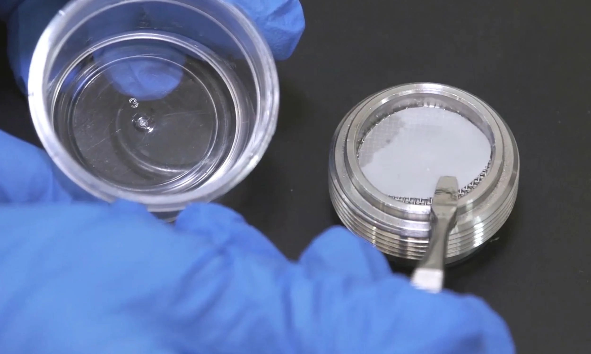 Porometer - pore size distribution and capillary flow porometry measurement