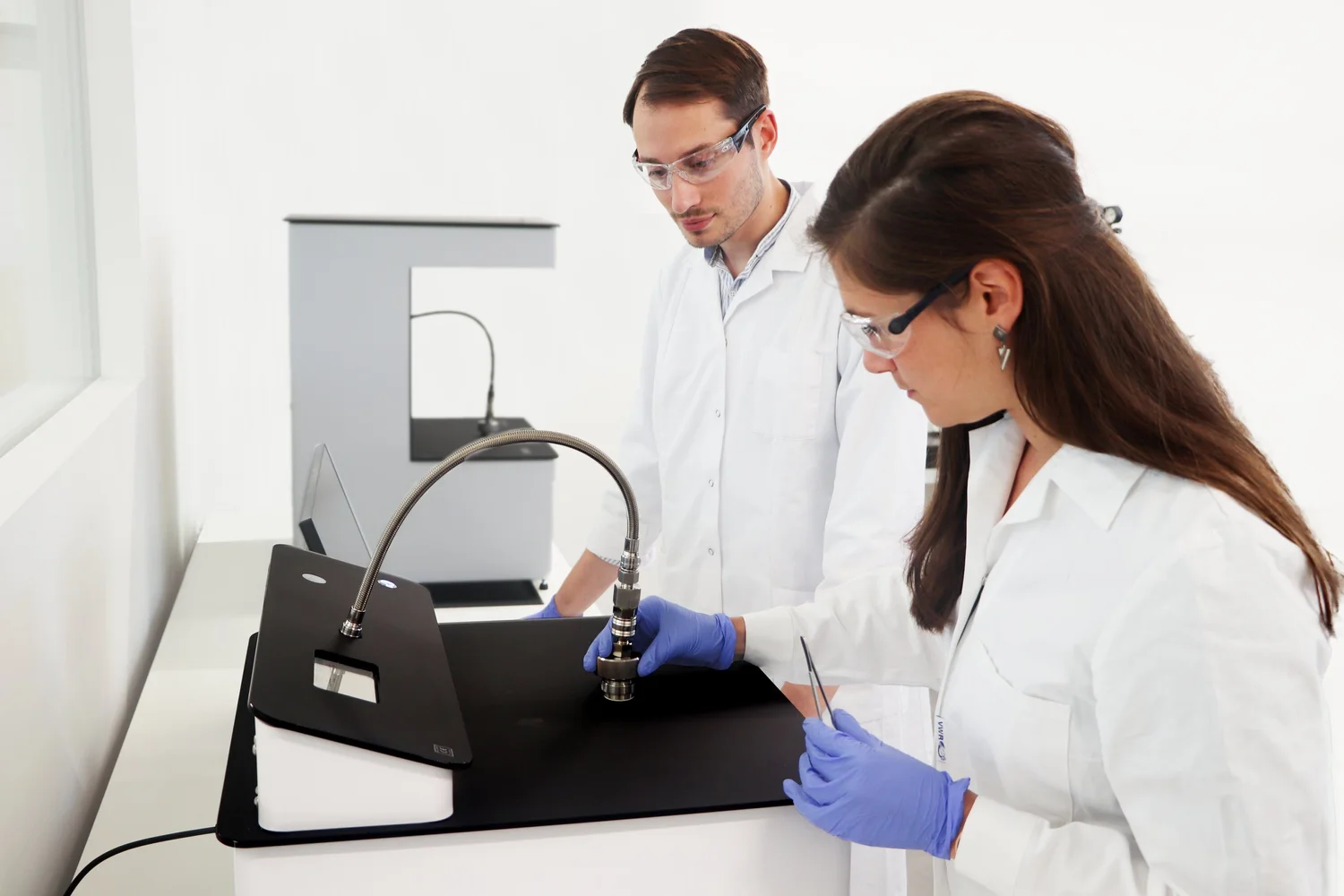 Porometer - pore size distribution and capillary flow porometry measurement