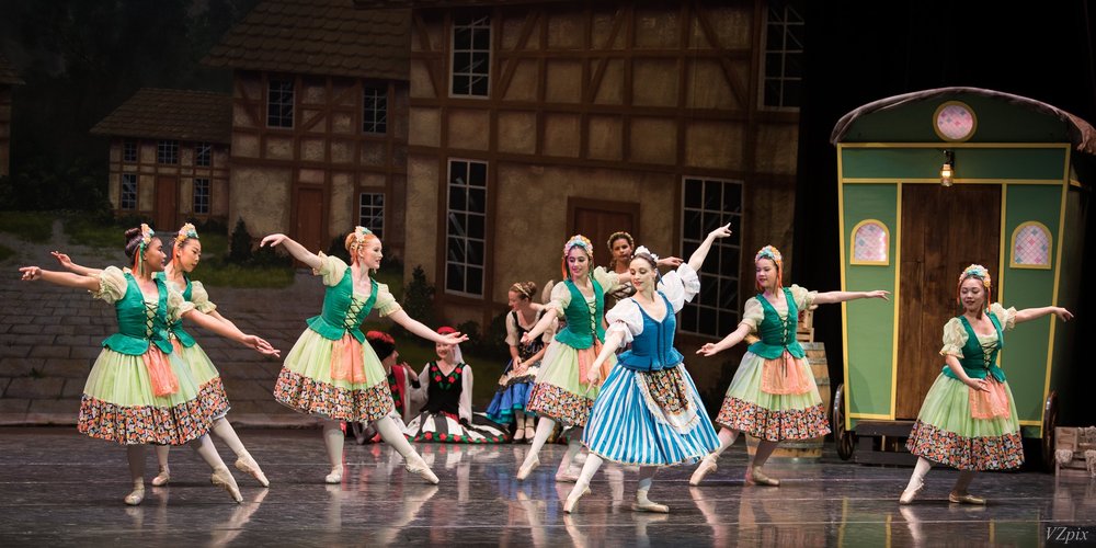 Background of Spring Shows | Discover Spring Show History - Join the ...