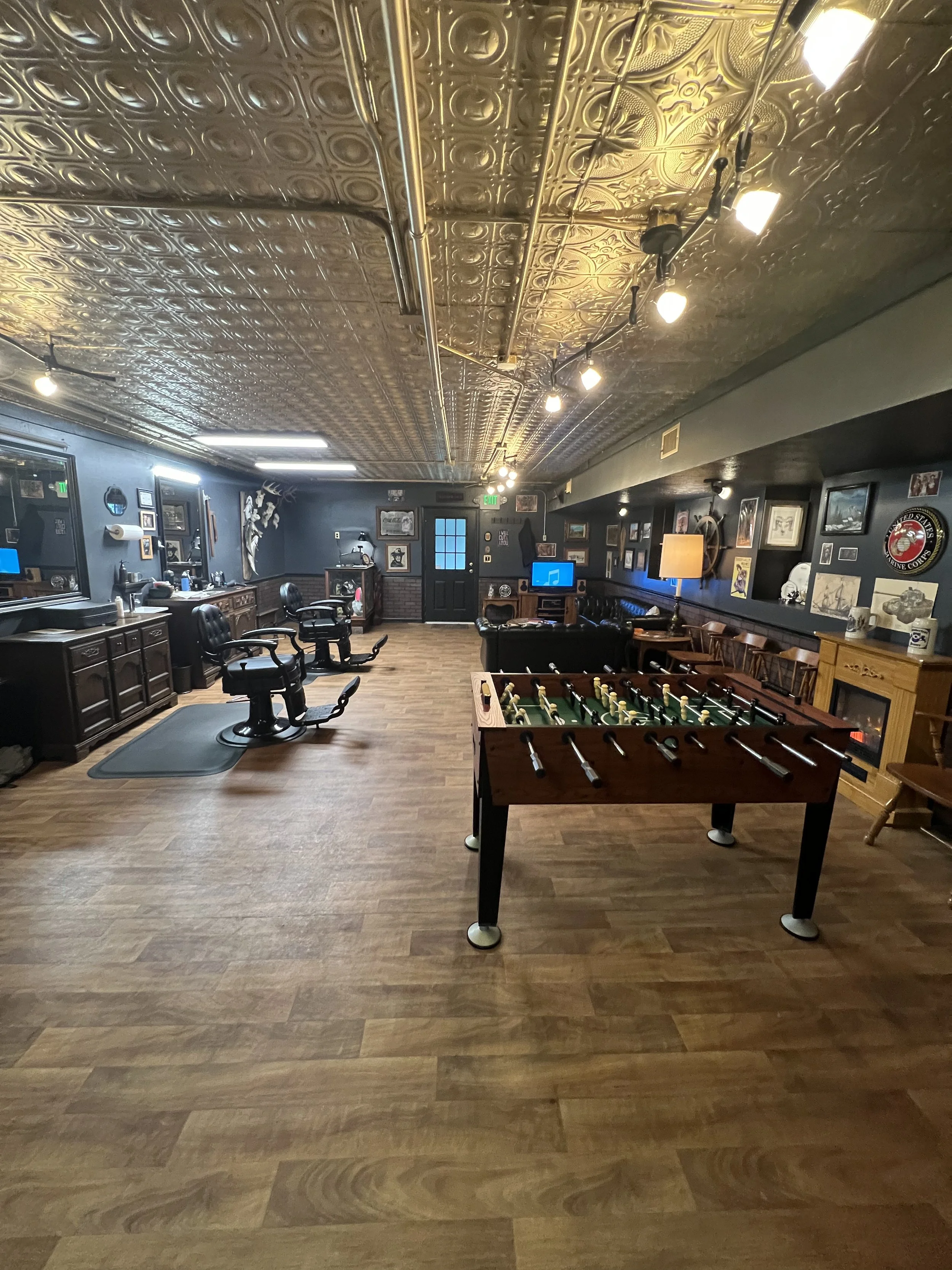 Braly's Barber Den