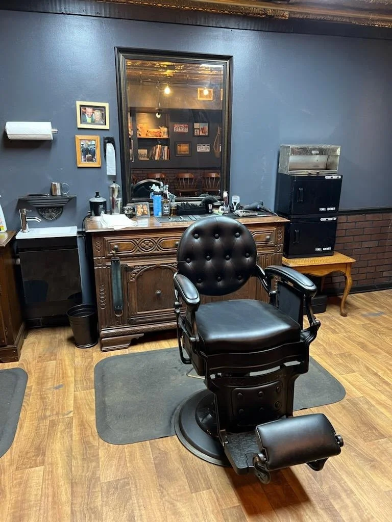 Braly's Barber Den