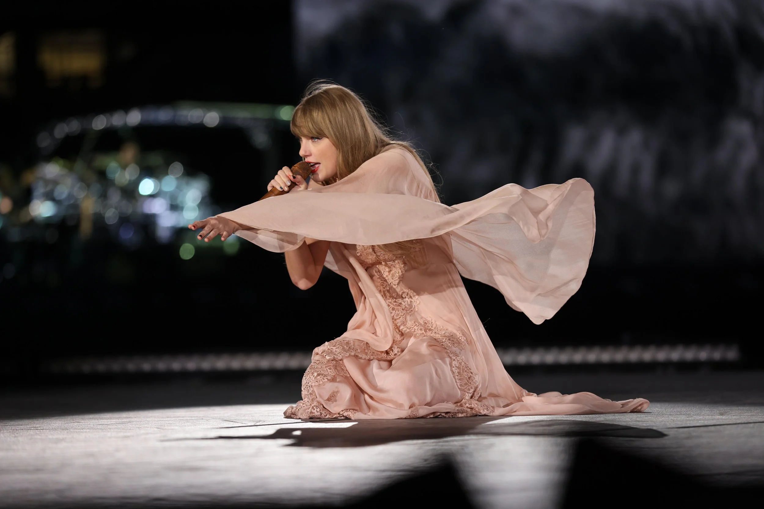 Taylor Swift's Era's Tour Has Officially Conquered The Windy City ...