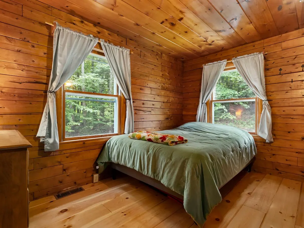 Pine Ledge Cabin in Ludlow, Vermont — New England Resort Rentals