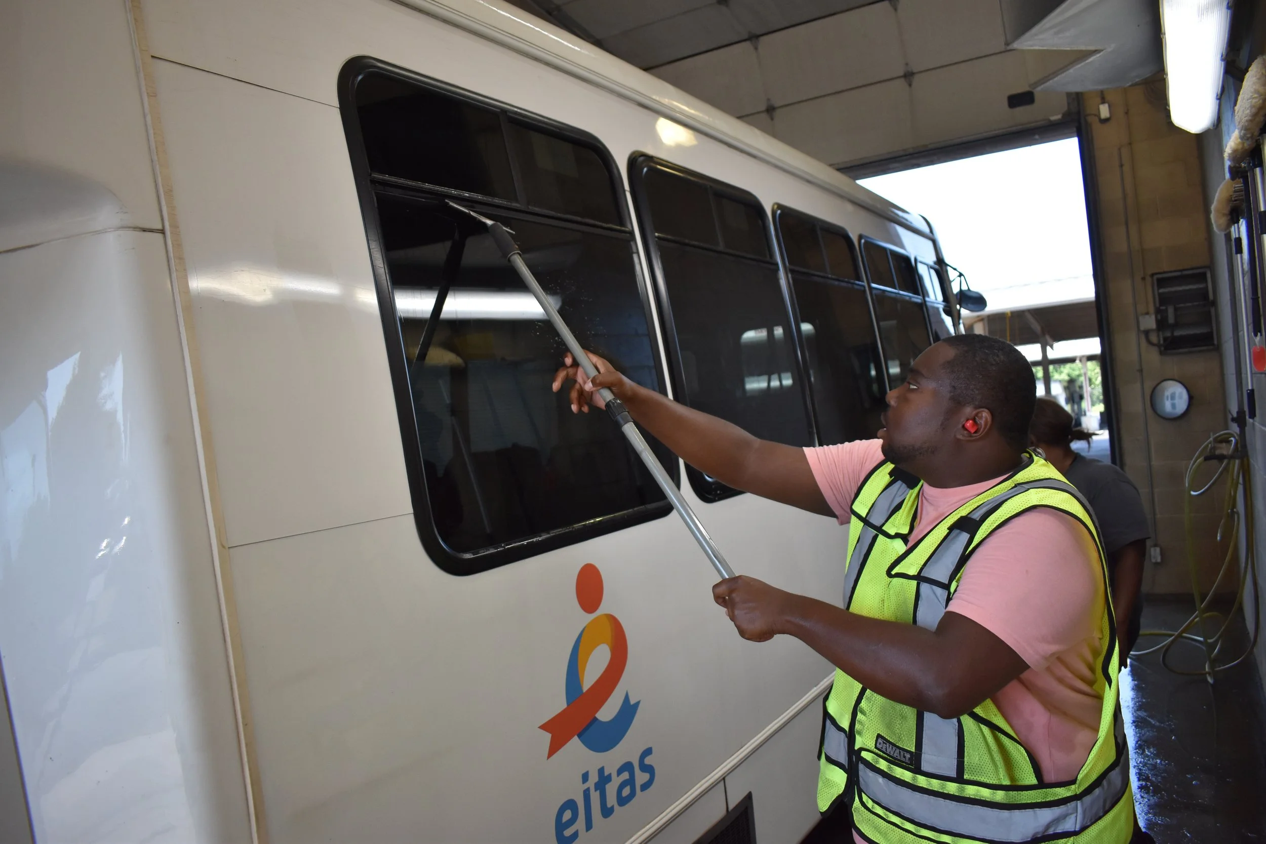 Bus Washer — eitas