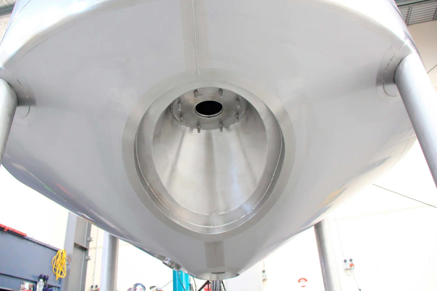 Insulated Dairy Tank with Agitator (10,000 Litre) — Stainless Designs ...