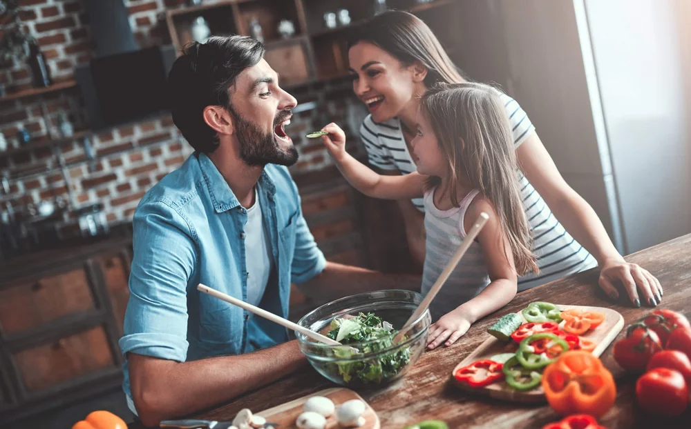 Teaching Your Kids to Develop Healthy Eating Habits | Top Tips for Parents