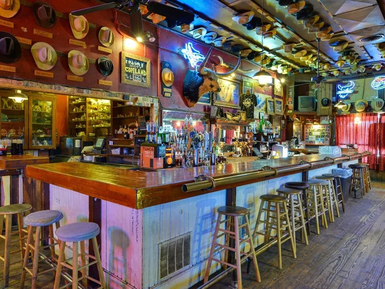 40 Iconic Bars in Texas | Explore and Enjoy the Lone Star State’s ...