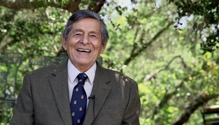 Julian Nava 1927-2022