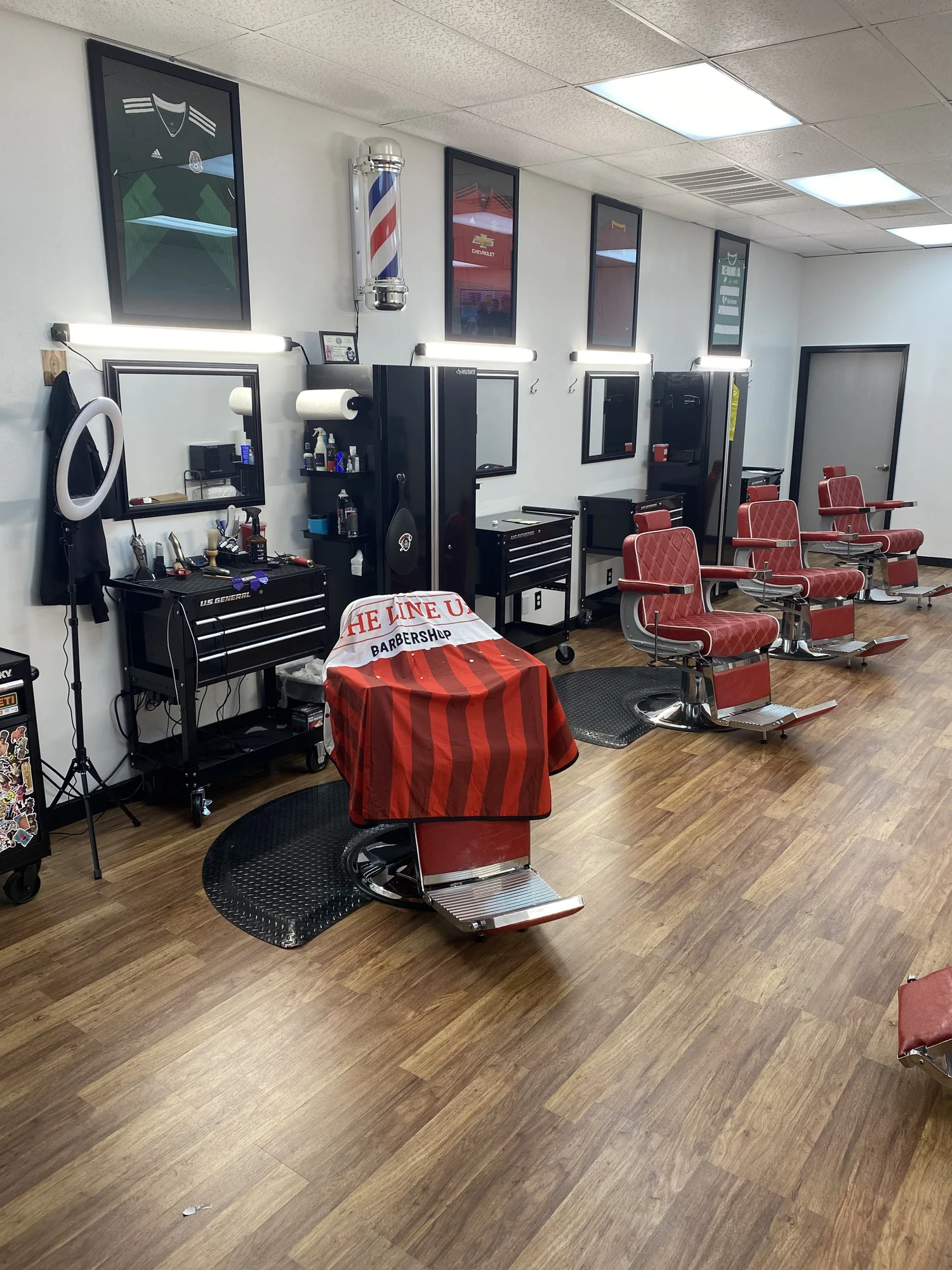 Contact 2 — THE LINE UP BARBERSHOP