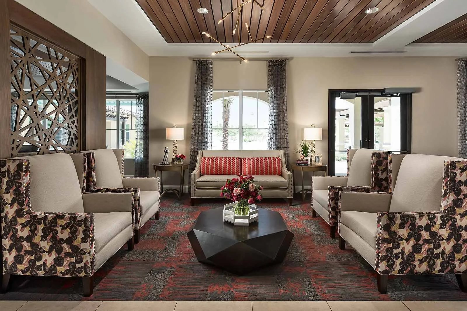 The Colonnade — Thoma-Holec Design