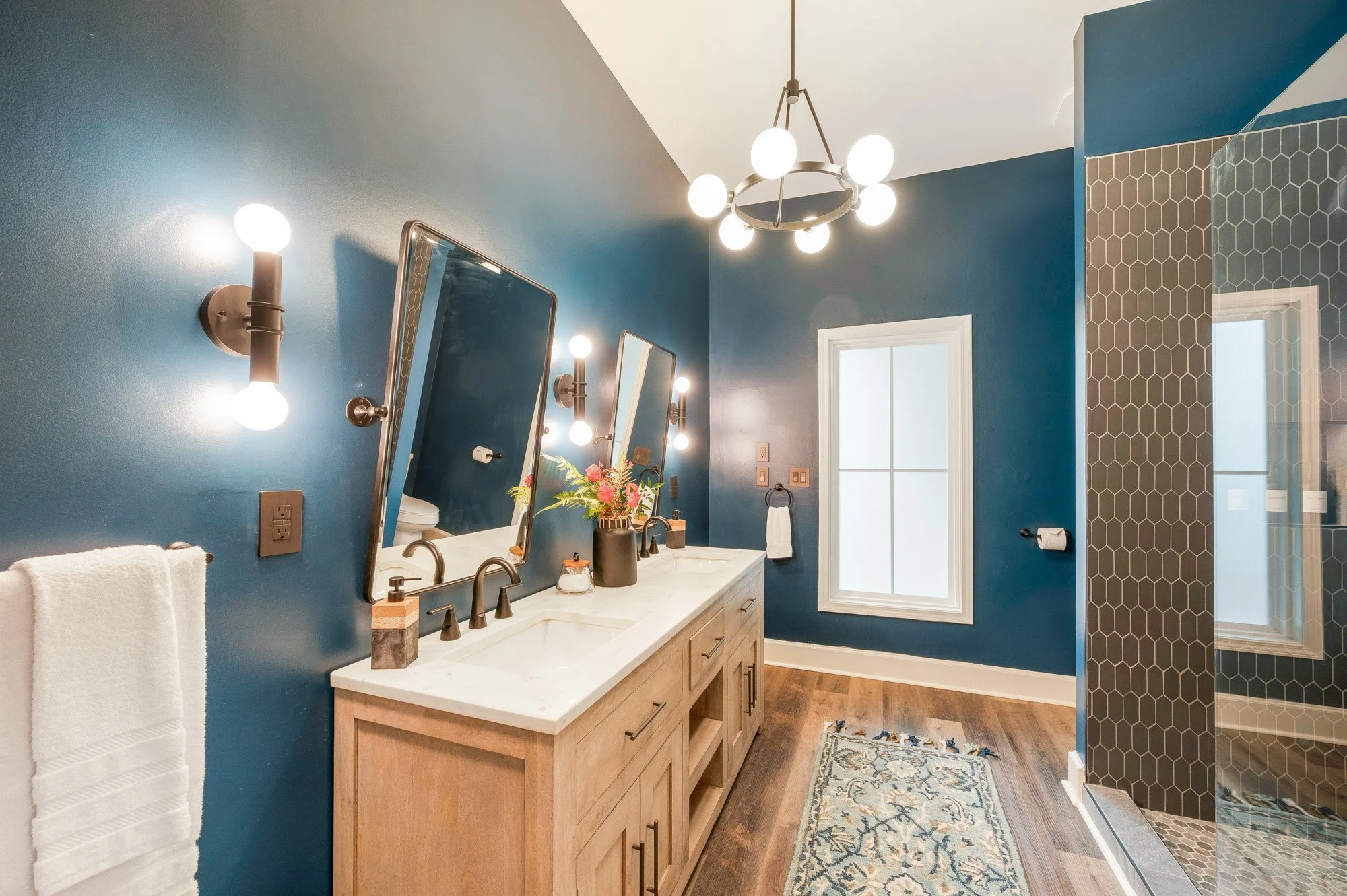 Bluff Mtn Inn | Book Your Mountain Retreat Today — Vacation Lovers