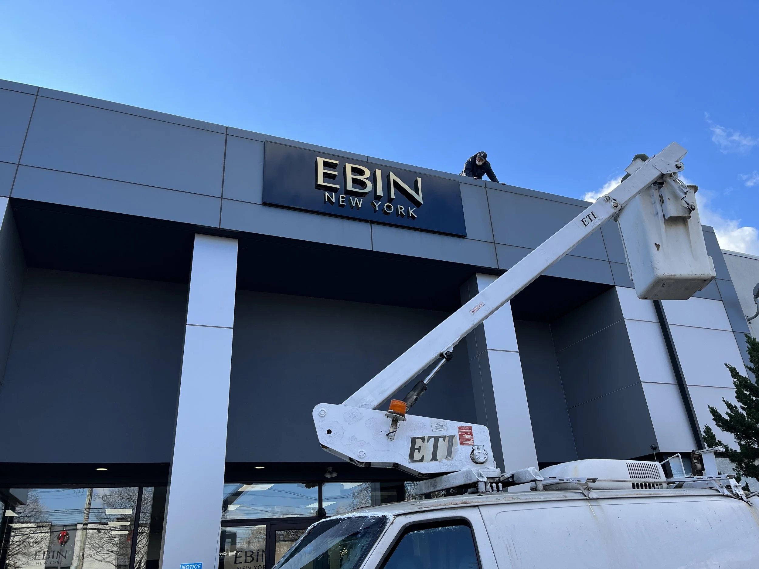 EBIN New York — Sign World