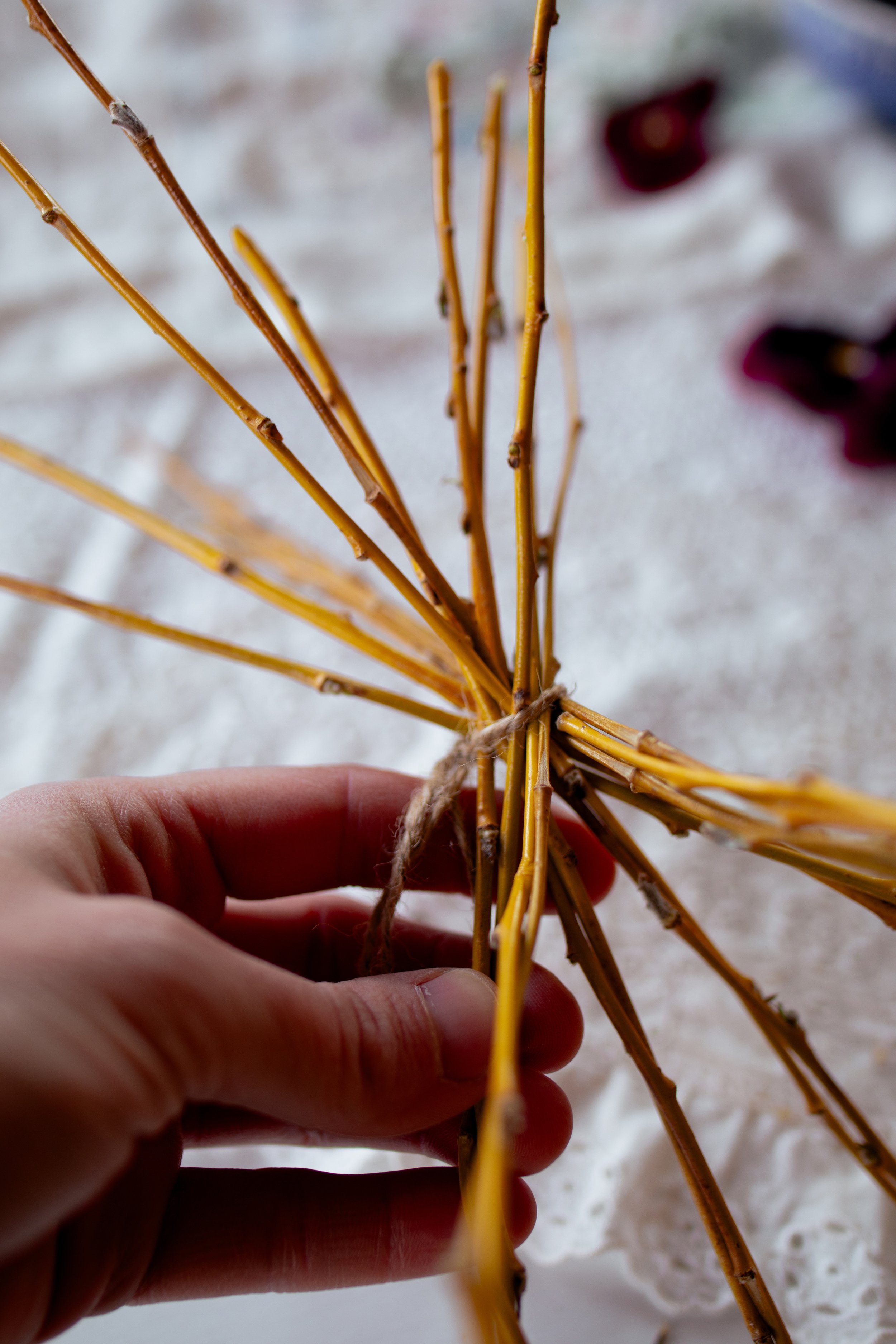 How to Make Your Own Unique Willow Bird Feeder: Whimsical Garden Idea ...