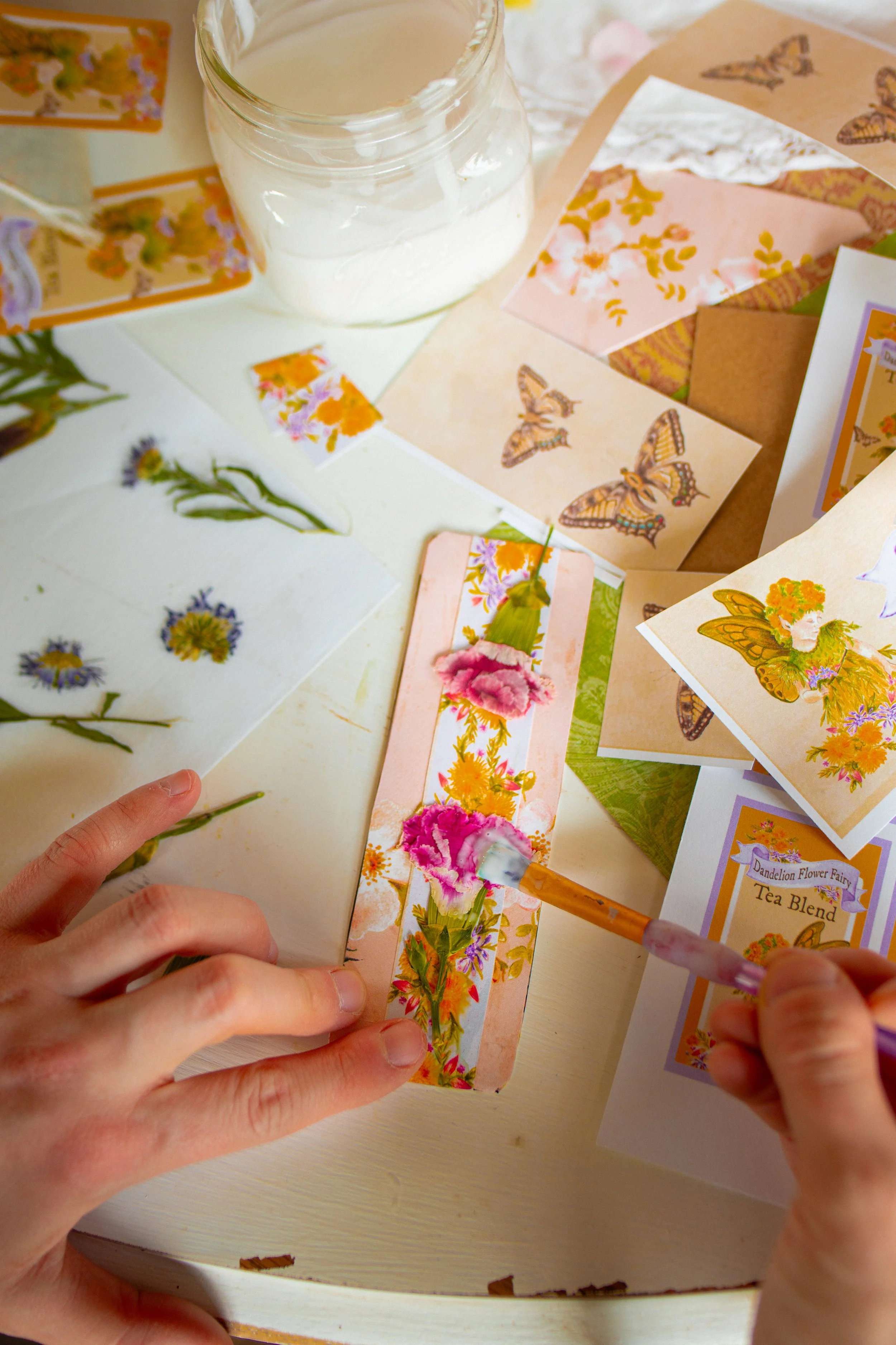 How to Make Botanical Pressed Flower Bookmarks: Easy Handmade Floral ...