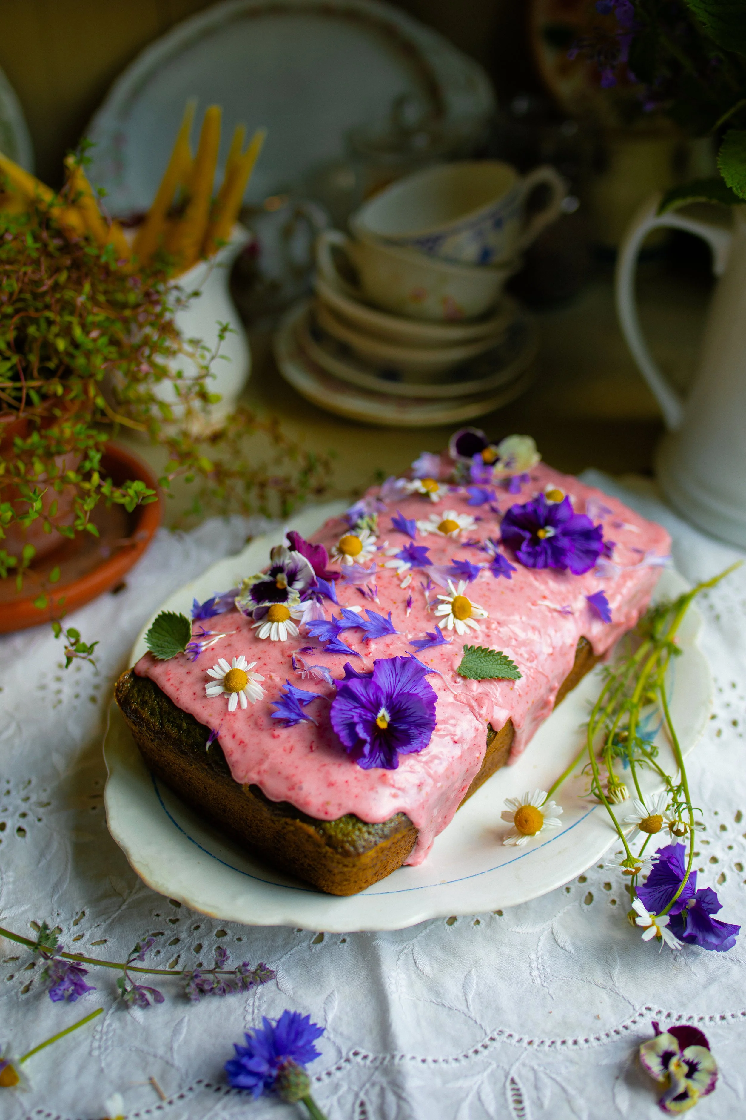 Video: Baking with Stinging Nettles, Country Life ASMR — Under A Tin Roof