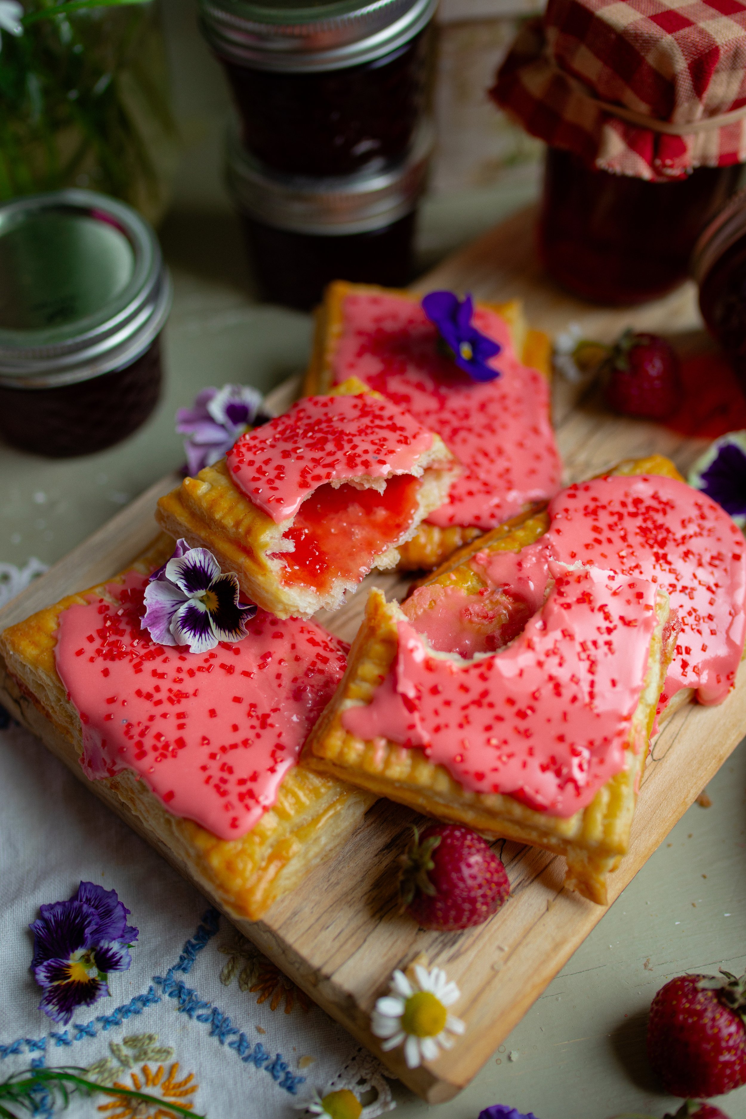 Homemade Fresh Strawberry Pop Tarts: Easy Nostalgic Breakfast Treat ...