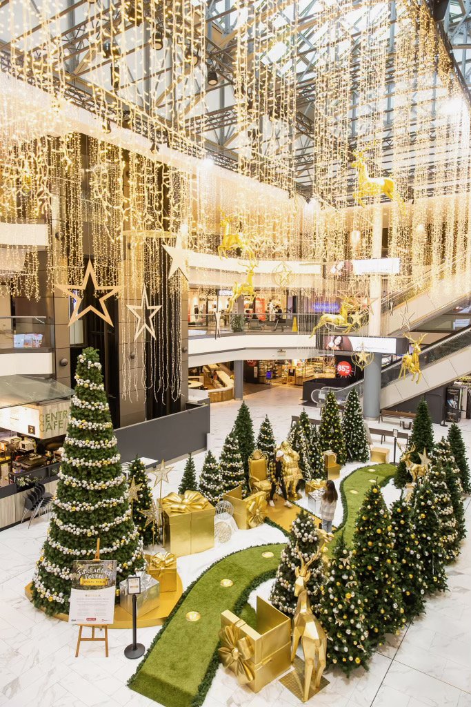 Santa and Nativity Scenes — North Star Displays