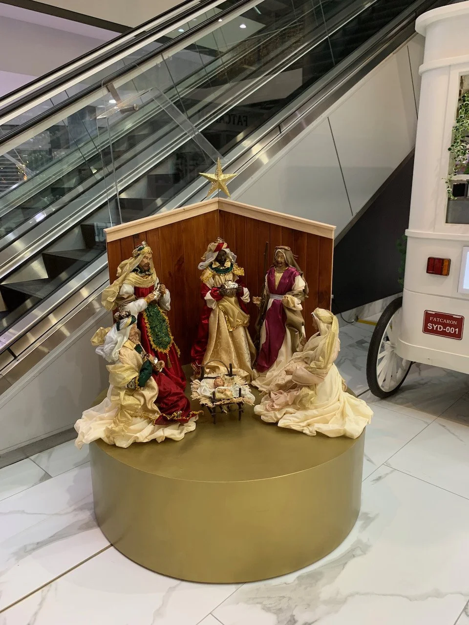 Santa and Nativity Scenes — North Star Displays