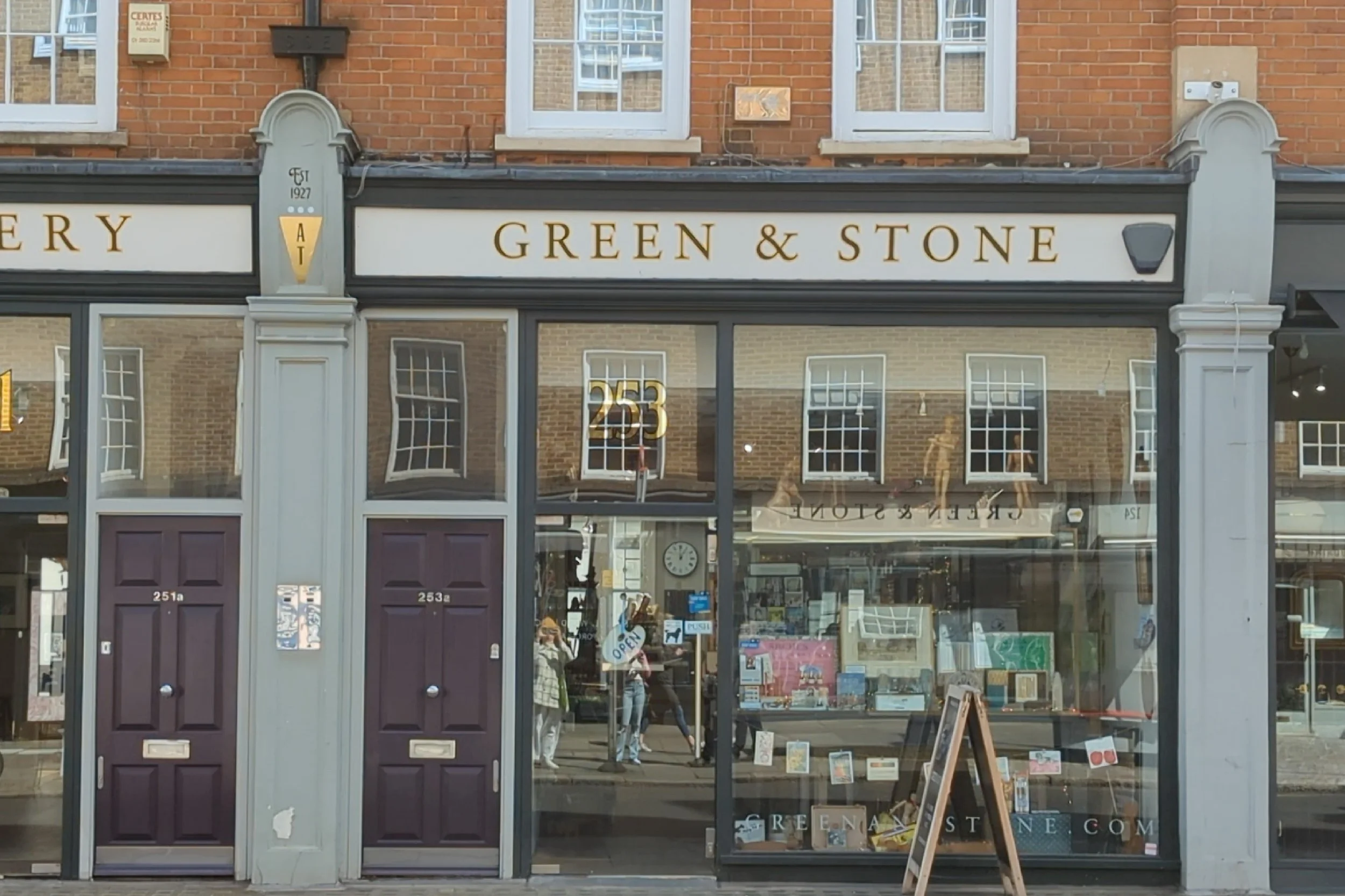 An Artist’s Guide to 9 of the Best Art Shops in London (2025) — PAWSHIRE