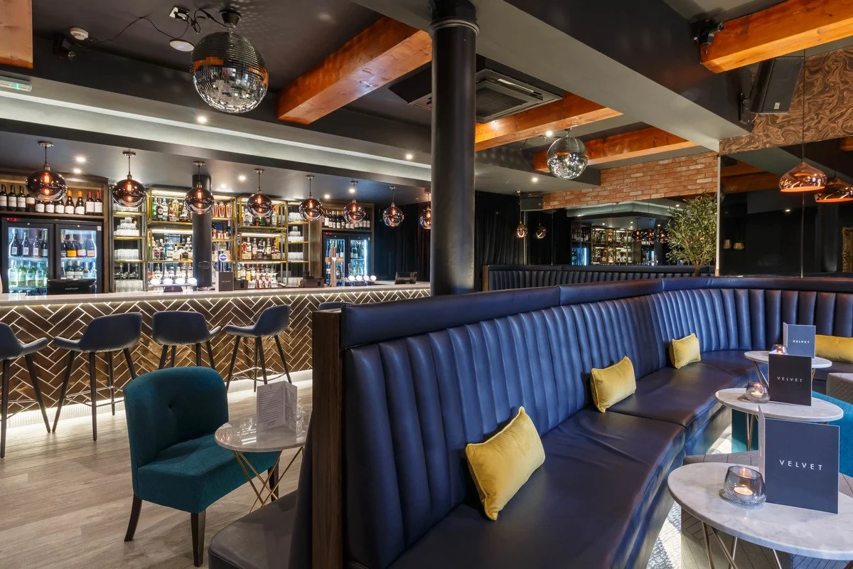 Bar & Lounge — Velvet