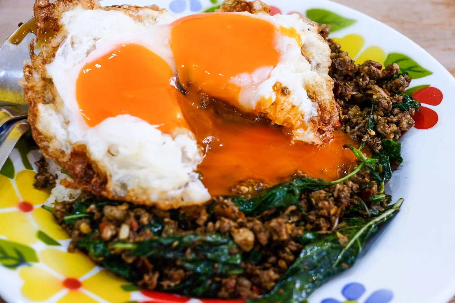 Mark Wiens' Phed Mark Review - The Spiciest Pad Kaprao in Thailand!