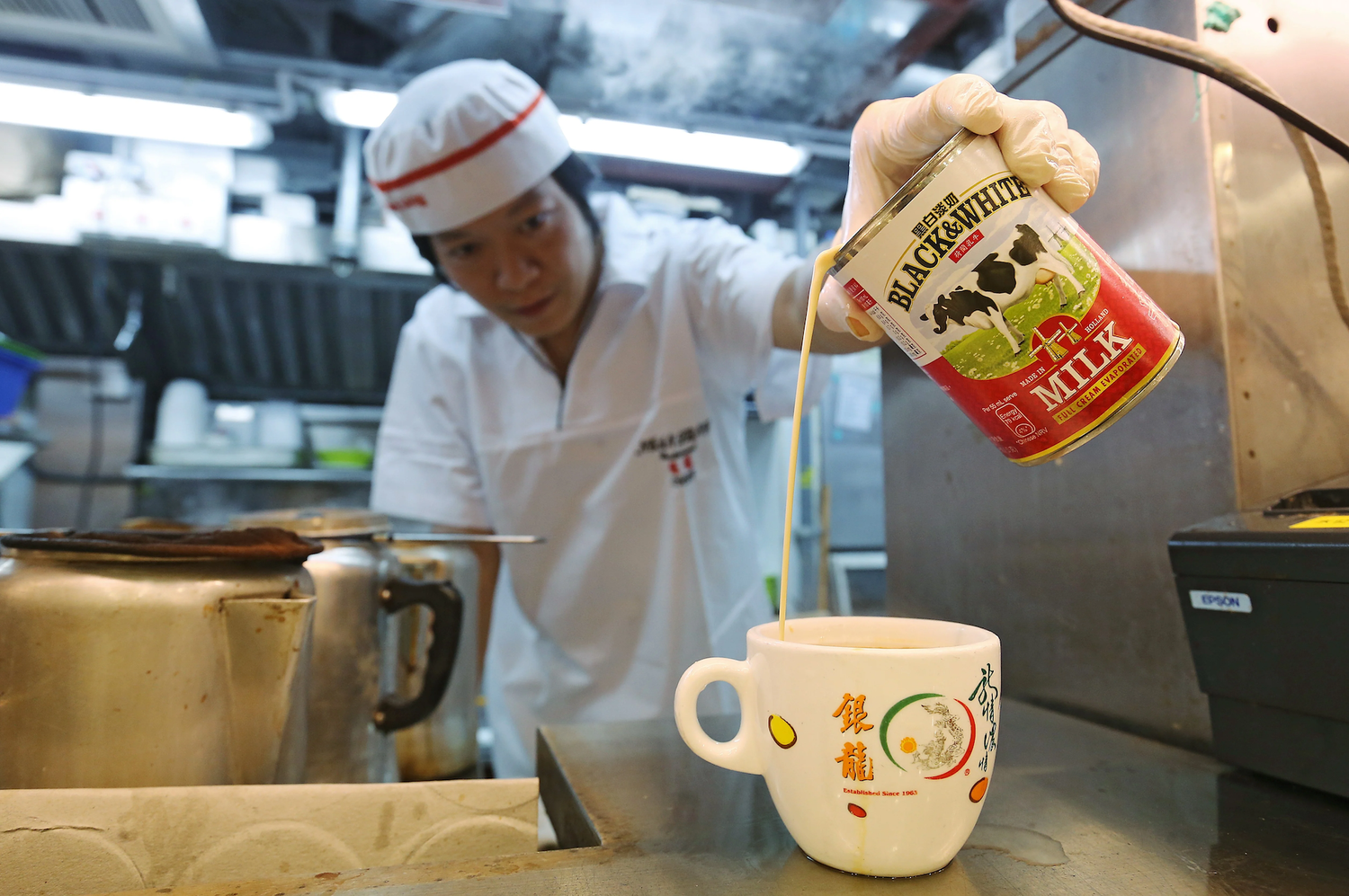 Ultimate Hong Kong Cha Chaan Teng Guide + Best Places to Eat!