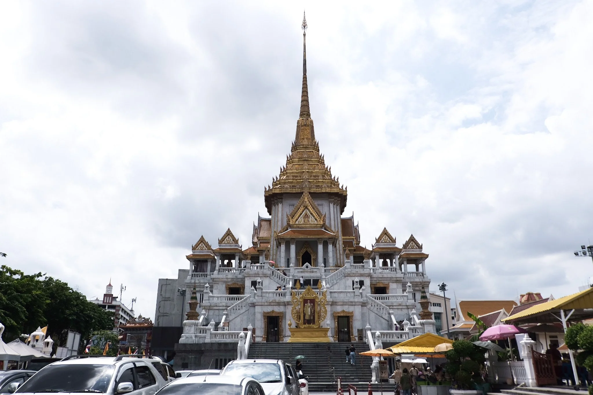 Exploring Wat Traimit, Temple of the Golden Buddha