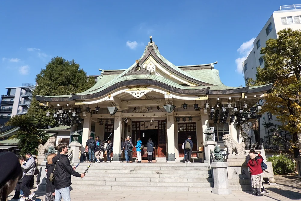 The Menacing Namba Yasaka Jinja, a Giant Lion’s Head for the Namba Deity
