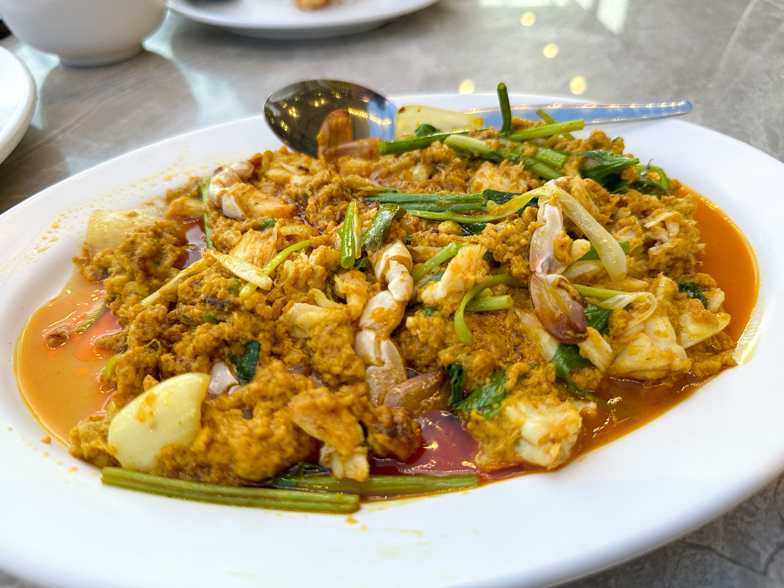 Chercher Seafood - Mouthwatering Crab Pad Pong Karee by the Beach in Rayong