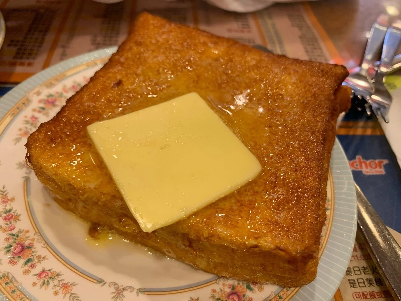 Ultimate Hong Kong Cha Chaan Teng Guide + Best Places to Eat!