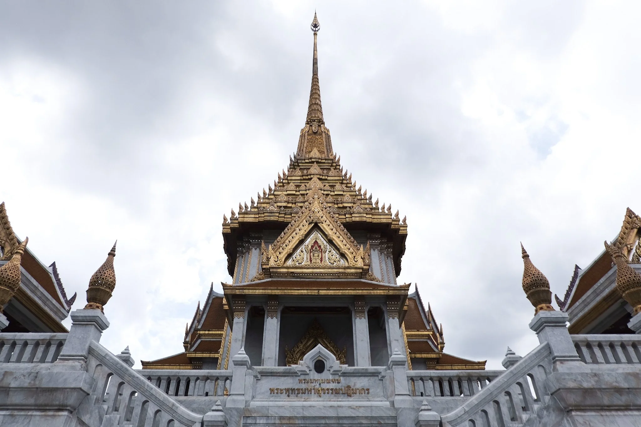 Exploring Wat Traimit, Temple of the Golden Buddha