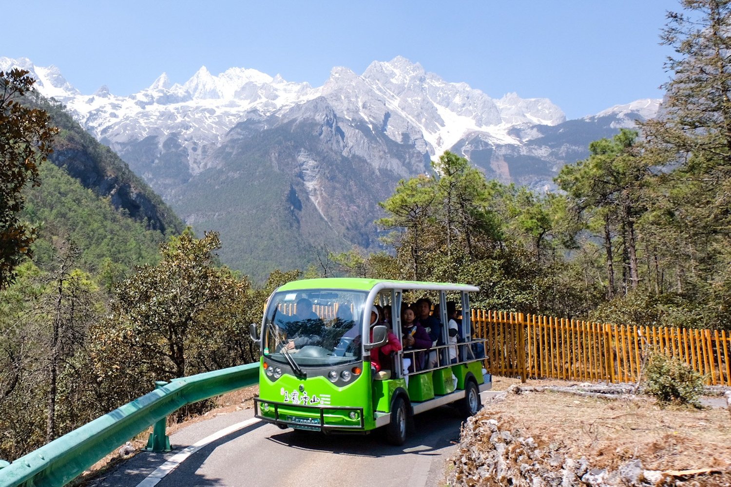 Visiting the Blue Moon Valley in Lijiang China, Best Views in all of China!