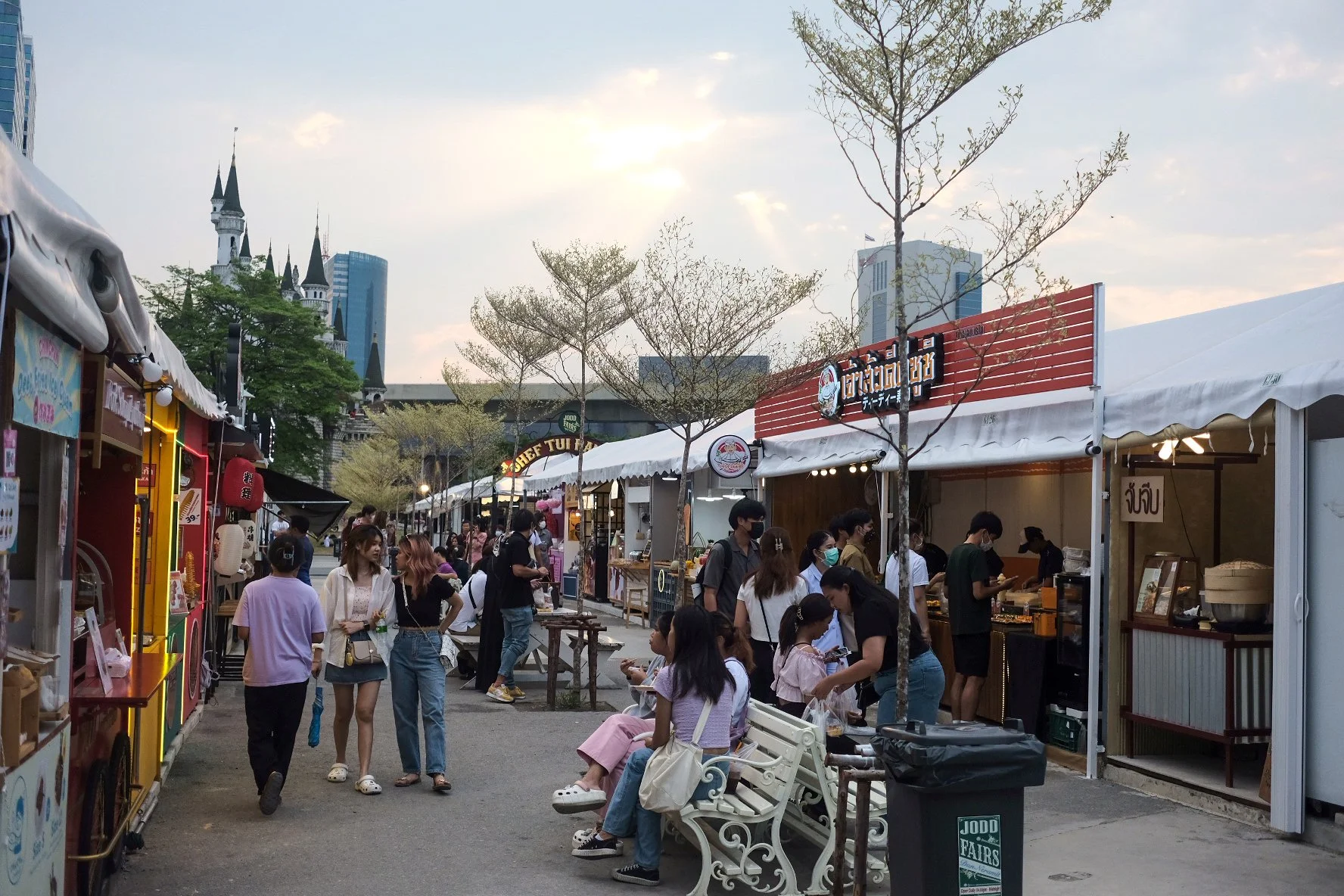 10 Best Bangkok Night Markets for Thai Street Food Lovers