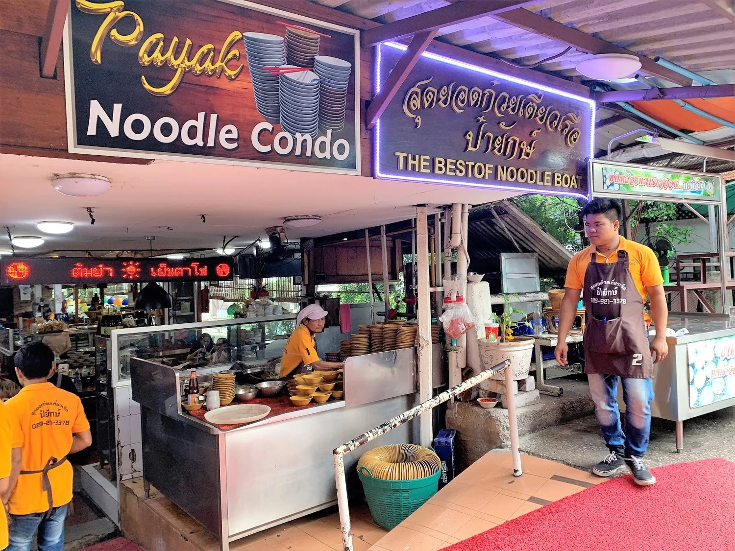 Exploring Boat Noodle Alley, The Best Place for Boat Noodles in Bangkok!